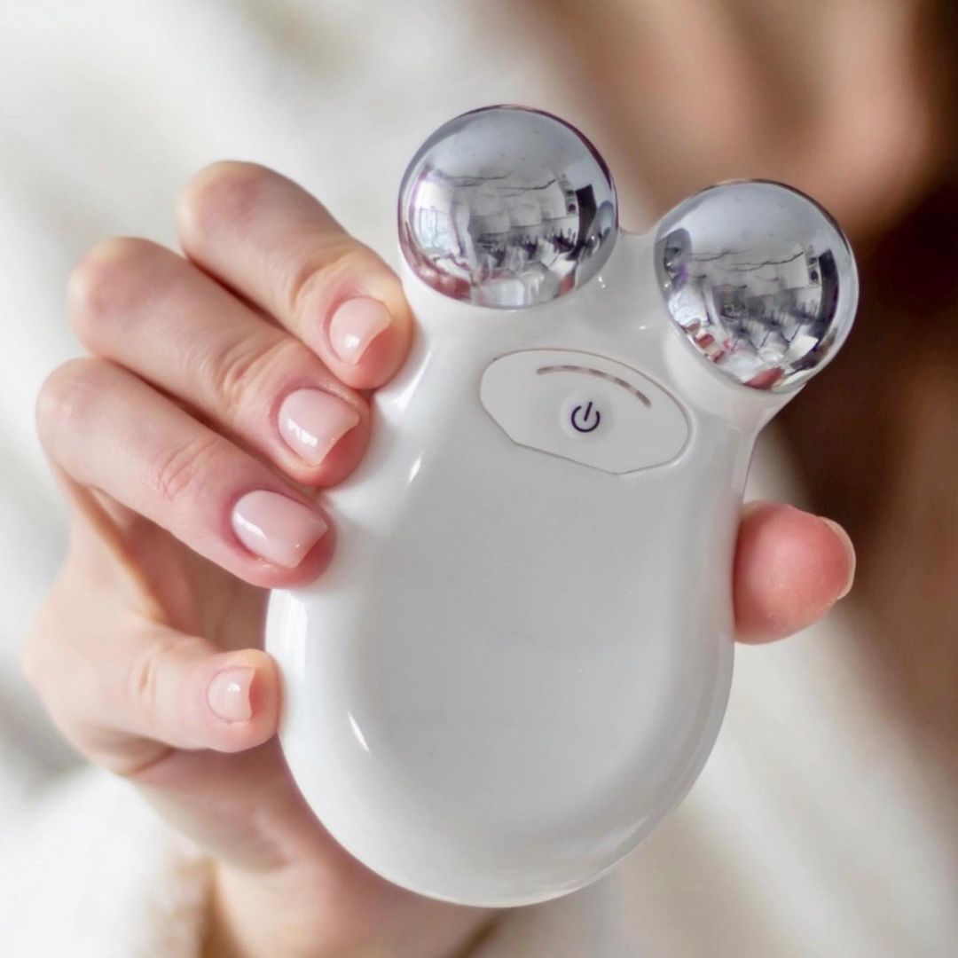 The Benefits of Microcurrent Therapy: Your Guide to Toned, Youthful Sk ...